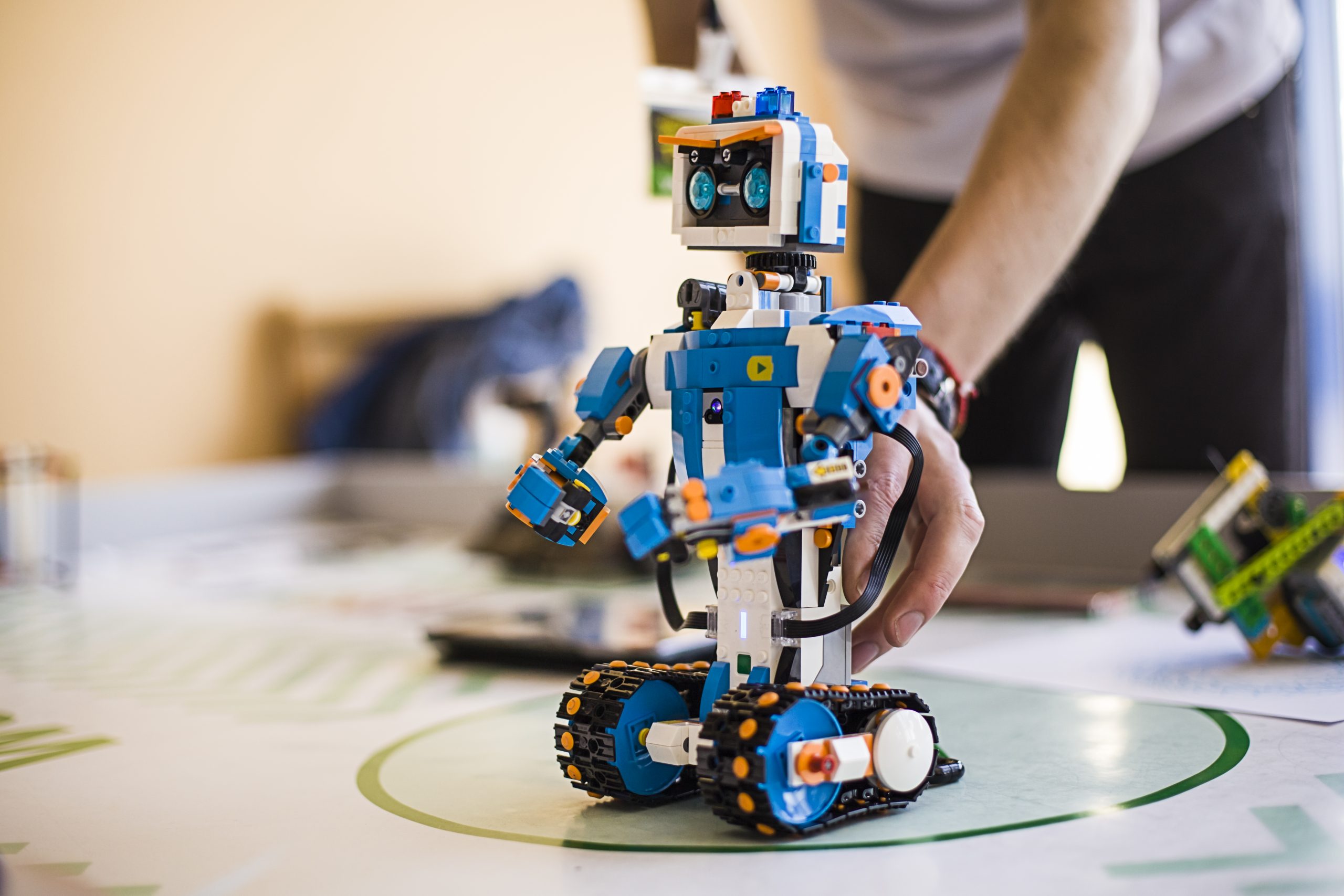 Brick robots - great fun and development all in one! - Botland