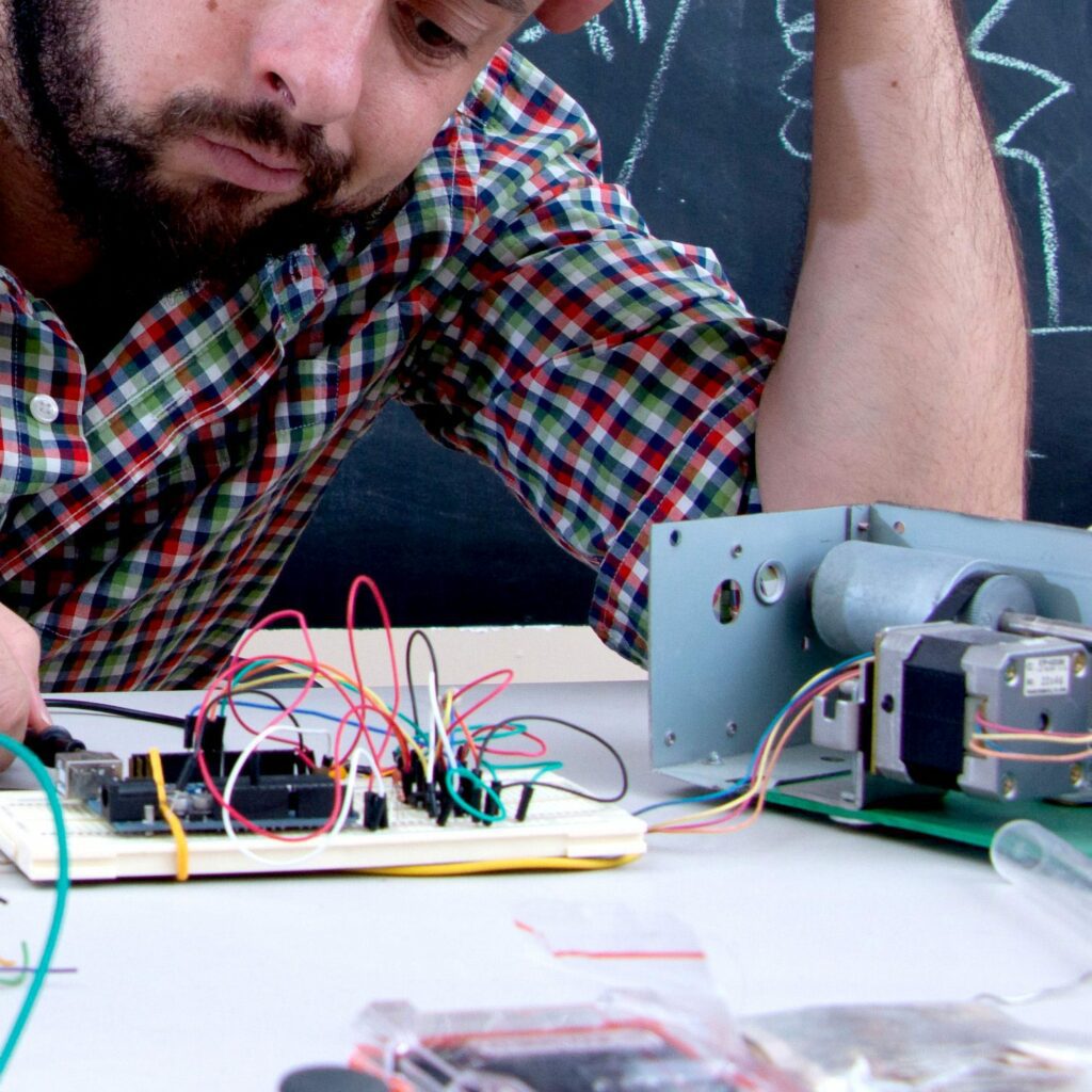 How to measure voltage with Arduino - Botland